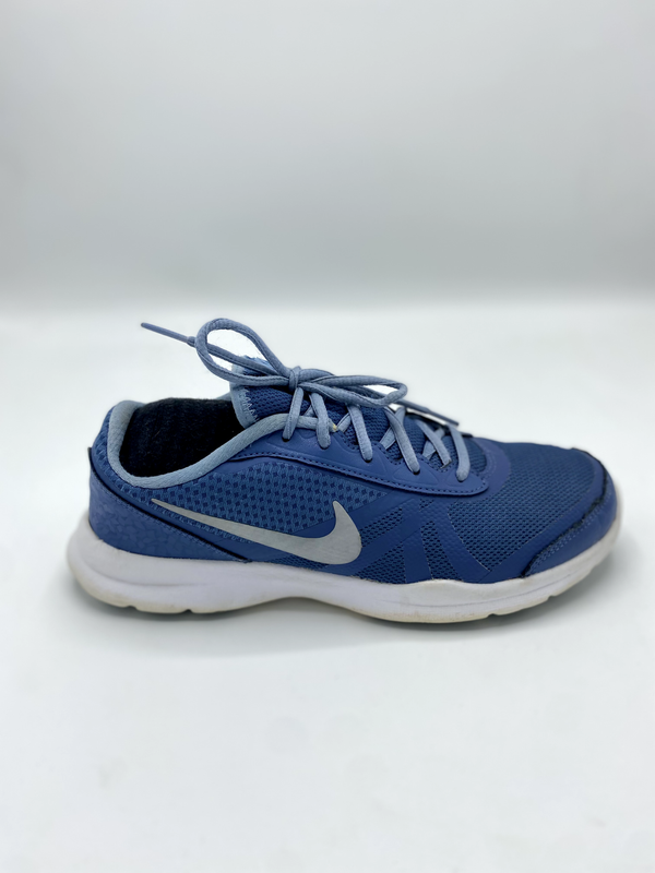 Nike Core Motion – zunaircollection.com